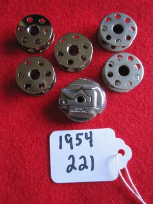 1954 VINTAGE SINGER SEWING MACHINE BOBBIN CASE FITS 301 / 221 NO. 45750 ...