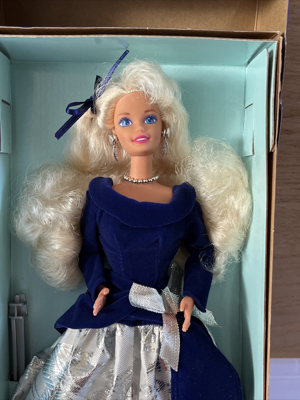Barbie Winter Velvet Special Edition Avon Doll Figure S6 for sale ...