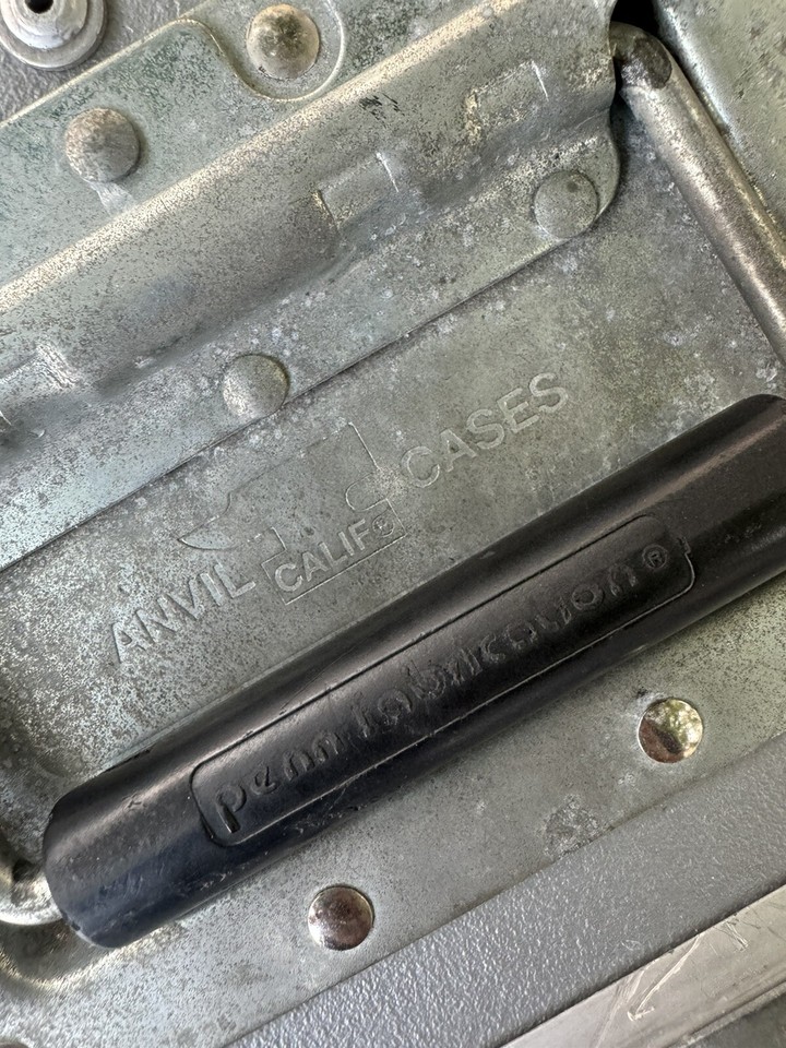 Anvil ATA Flight Road Case 33" x 23" x 13" Wheels Pull Handle Foam | eBay