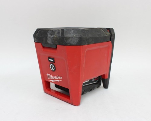 Milwaukee M18 ROVER Mounting Flood Light w/ XC 5.0 Battery - 2365-20 ...