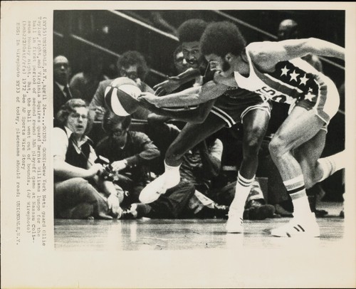 1972 Press Photo ABA Action Ollie Taylor ,NY Nets, Bernie Williams ...