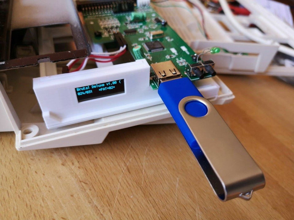 Amiga 1200 Gotek USB Disk Drive, OLED Display & FlashFloppy - with 16GB ...