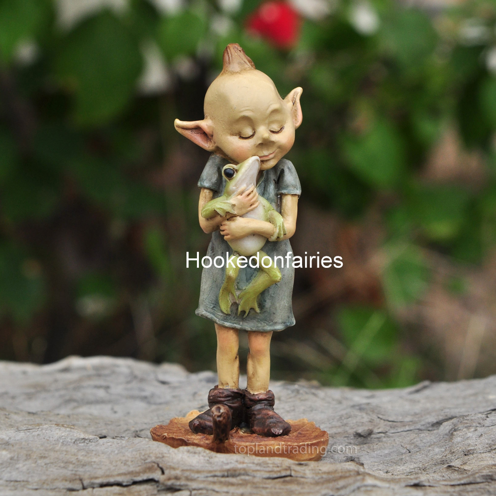 Miniature Garden Pixie Hugging Frog TO 4320 Fairy Gnome Hobbit Garden ...