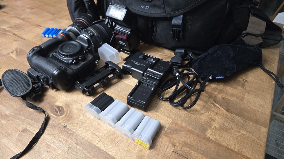 Nikon d7100 camera 18-200mm Lens, Memory Card, Batteries, Fish Eye Lens ...