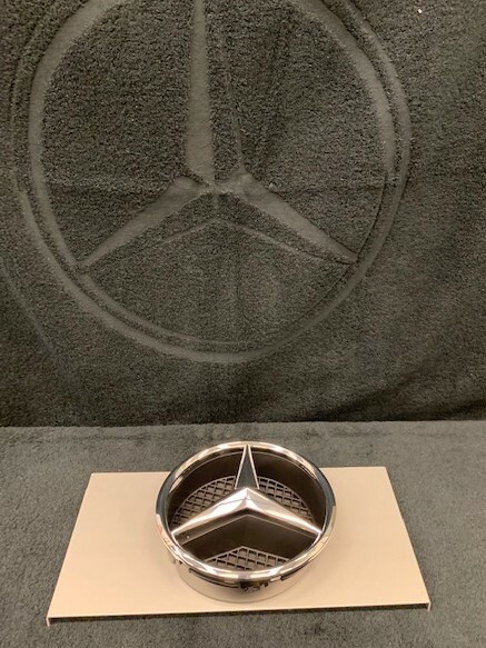 Mercedes-Benz front grille badge & backing A0008171016 & A0008880060 ...