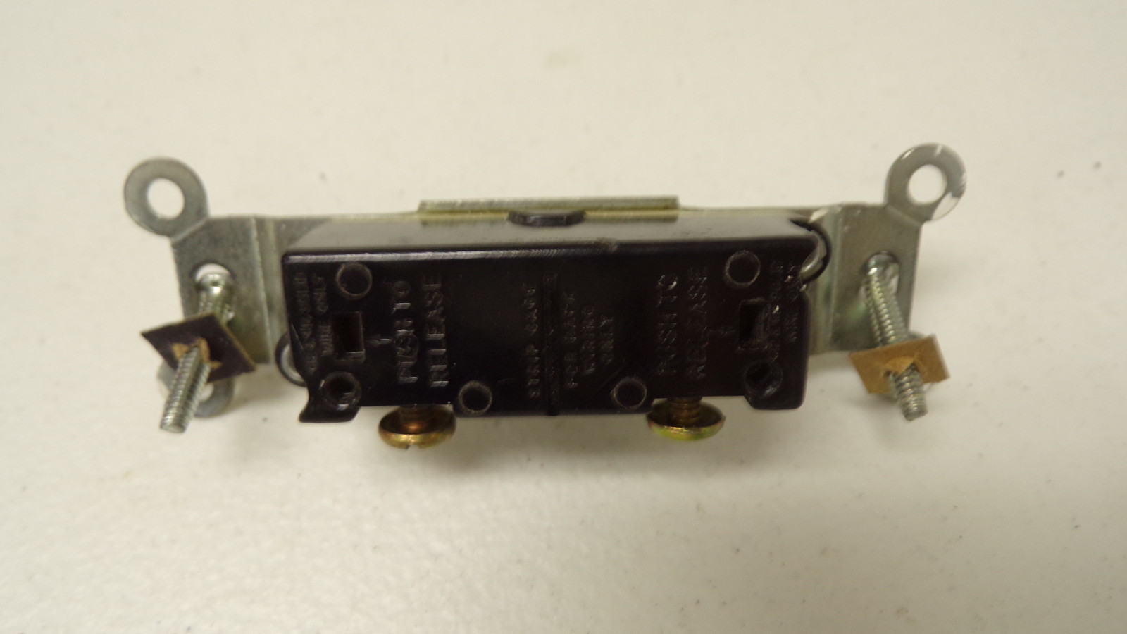 Leviton Und. Lab. Light Switch 2-Pole 15A 120VAC *FREE SHIPPING* | eBay