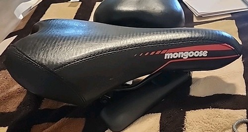 Mongoose Mountain Bike Seat Black Red With Metal Post And Bolts VA23174 ...