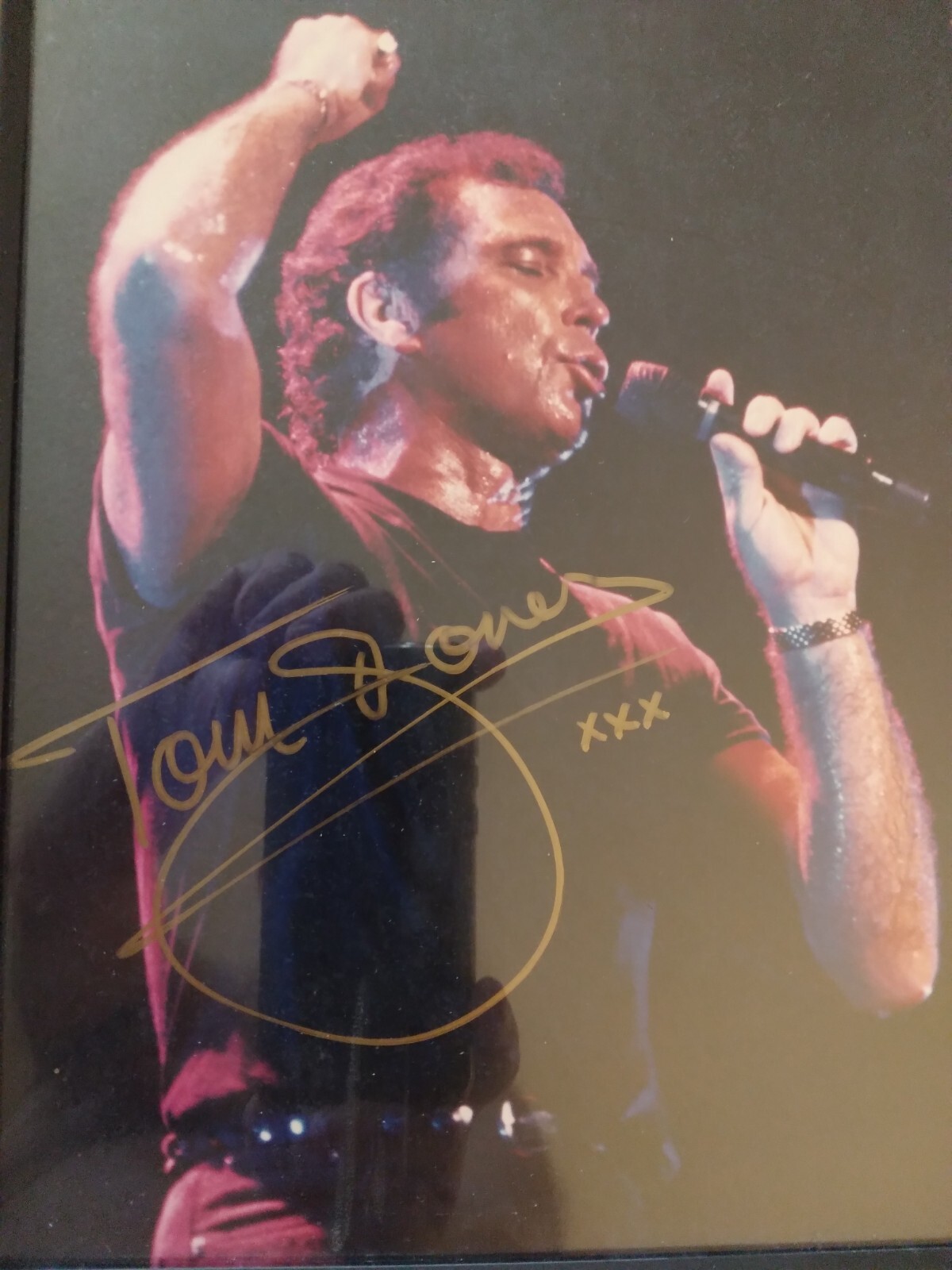 ELVIS PRESLEY FRIEND TOM JONES SIGNED FRAMED PHOTO 8X10 AUTHENTIC | eBay