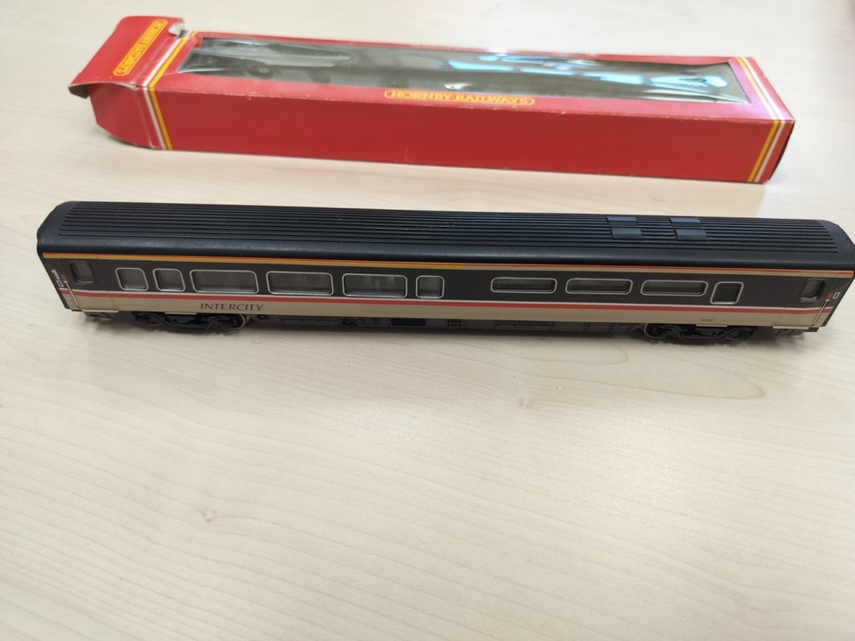 Hornby BR Intercity 225 Swallow Mk4 Buffet Catering Car R408 oo gauge ...