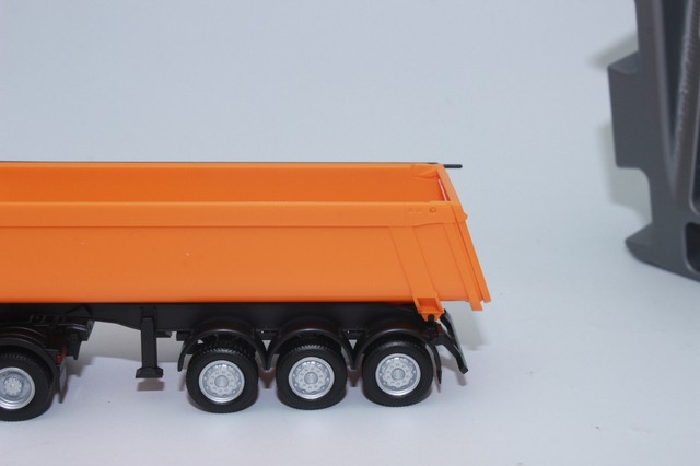 Herpa Iveco Trakker kommunalorange No. 315111 1/87 /HN2024 for sale ...