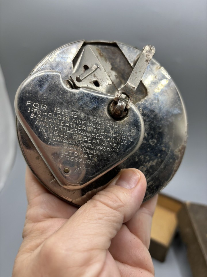 Vintage Kriss Kross Stropper Hand Crank Razor Blade Sharpener | eBay