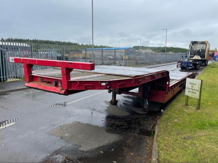 Nene artic Low Loader Flat Plant Trailer. Ideal for moving digger ...