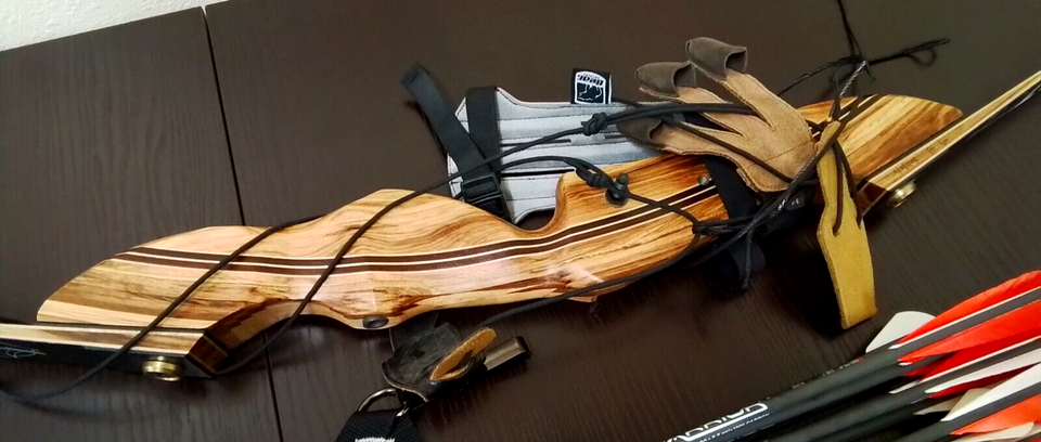 Martin Archery Cypress Takedown Recurve Bow with Arrows and Easton Case ...