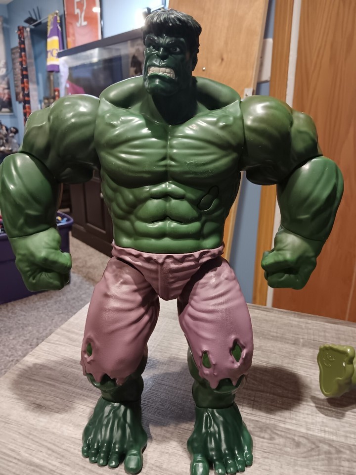 Marvel Talking Hulk Green Action Figure Disney Store Avengers Bruce ...