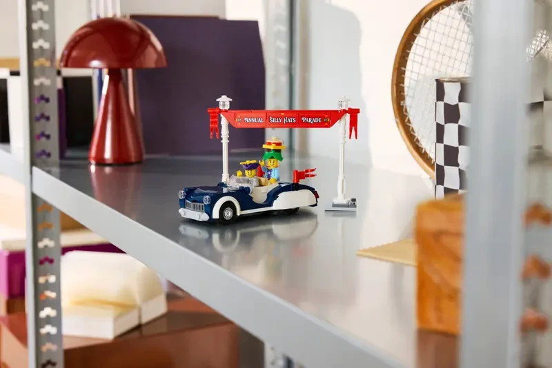 Lego Vintage Parade Car 40913 Annual Silly Hats Parade 2026 Icons | eBay