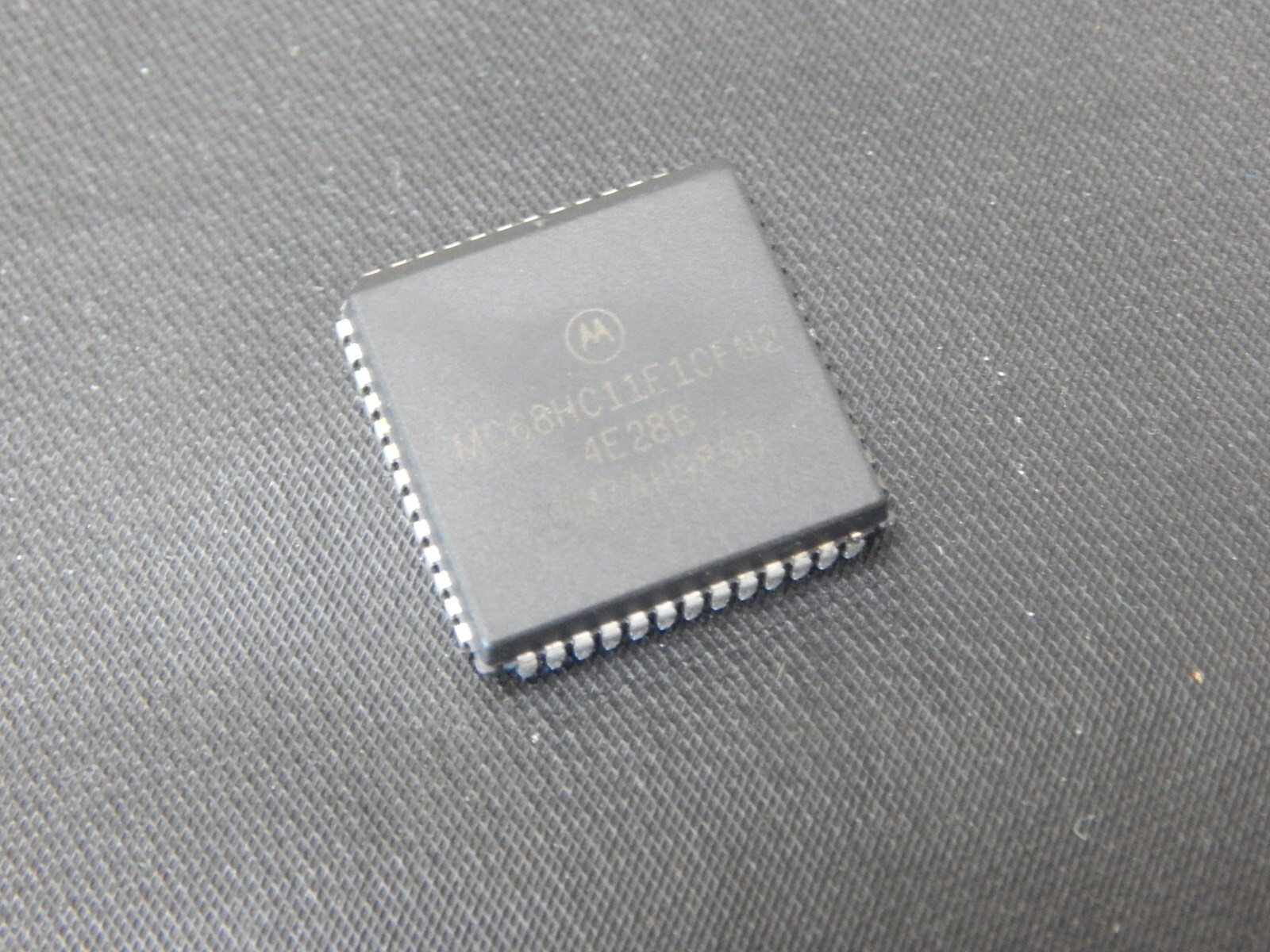 MOTOROLA MC68HC11E1CFN2 MicroController, 8-Bit, 52 Pin, Plastic, PLCC ...