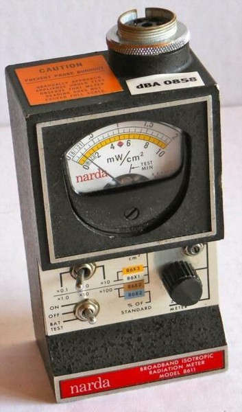 Narda 8611 Broadband Isotropic Radiation Meter With 8221 Probe for sale ...