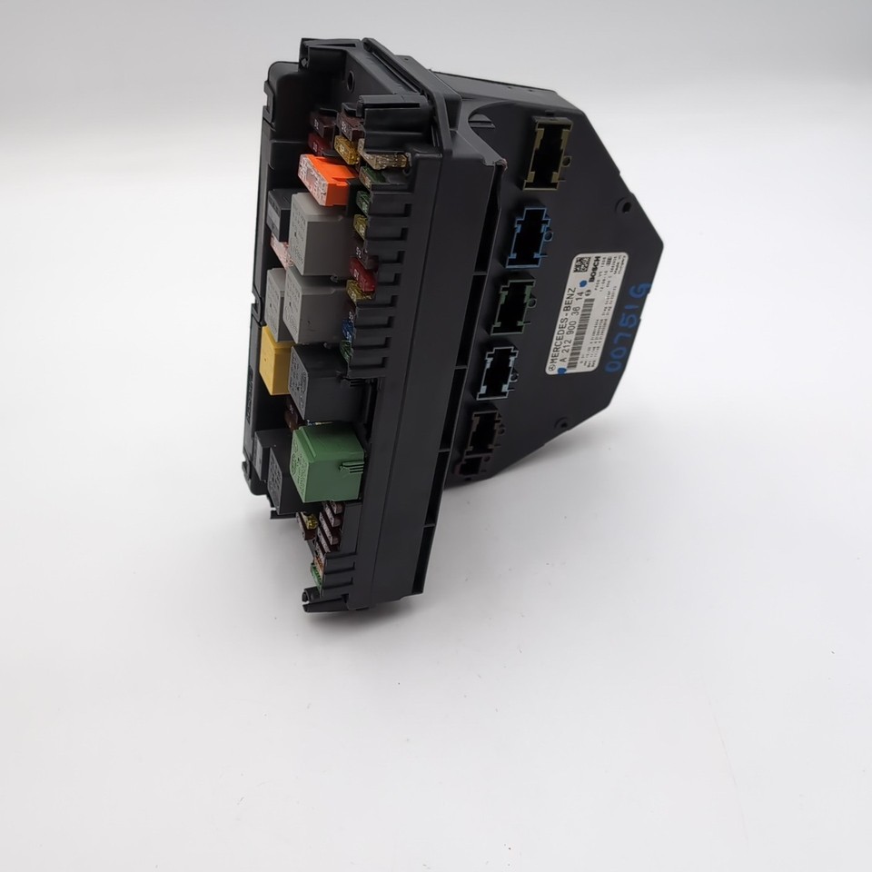 2010 - 2020 Mercedes W212 E350 E550 SLK350 Front SAM Module Relay Fuse ...