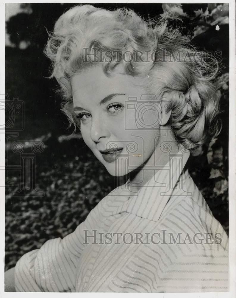 1957 Press Photo British Actress June Laverick at Lake Gardia, Italy ...