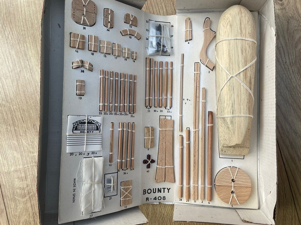 HMS Bounty Model Ship Kit R-408 - Vintage made in Spain by Constructo ...