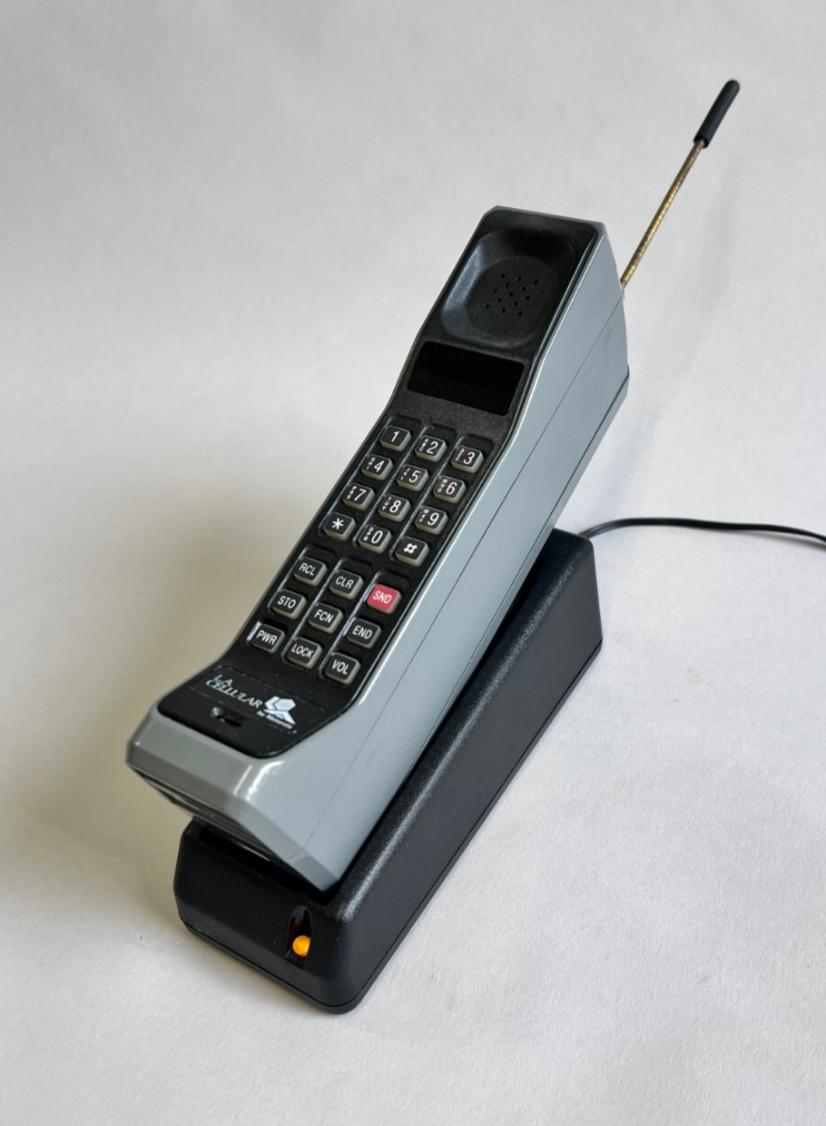 MOTOROLA DYNATAC 8000x - FIRST BRICK CELL PHONE VINTAGE RETRO RARE ...