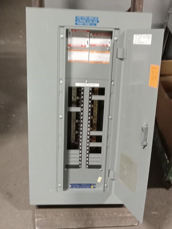 SQUARE D 225 AMP MAIN LUG PANELBOARD 42 CIRC 120/208/240 VAC 3Ø 4W ...