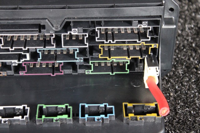 2014 W204 MERCEDES C63 AMG Front Driver Side Fuse Relay Sam Module ...