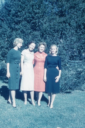 FOUR PRETTY WOMEN IN DRESSES POSING ON THE YARD 1959 PHOTO SLIDE | eBay