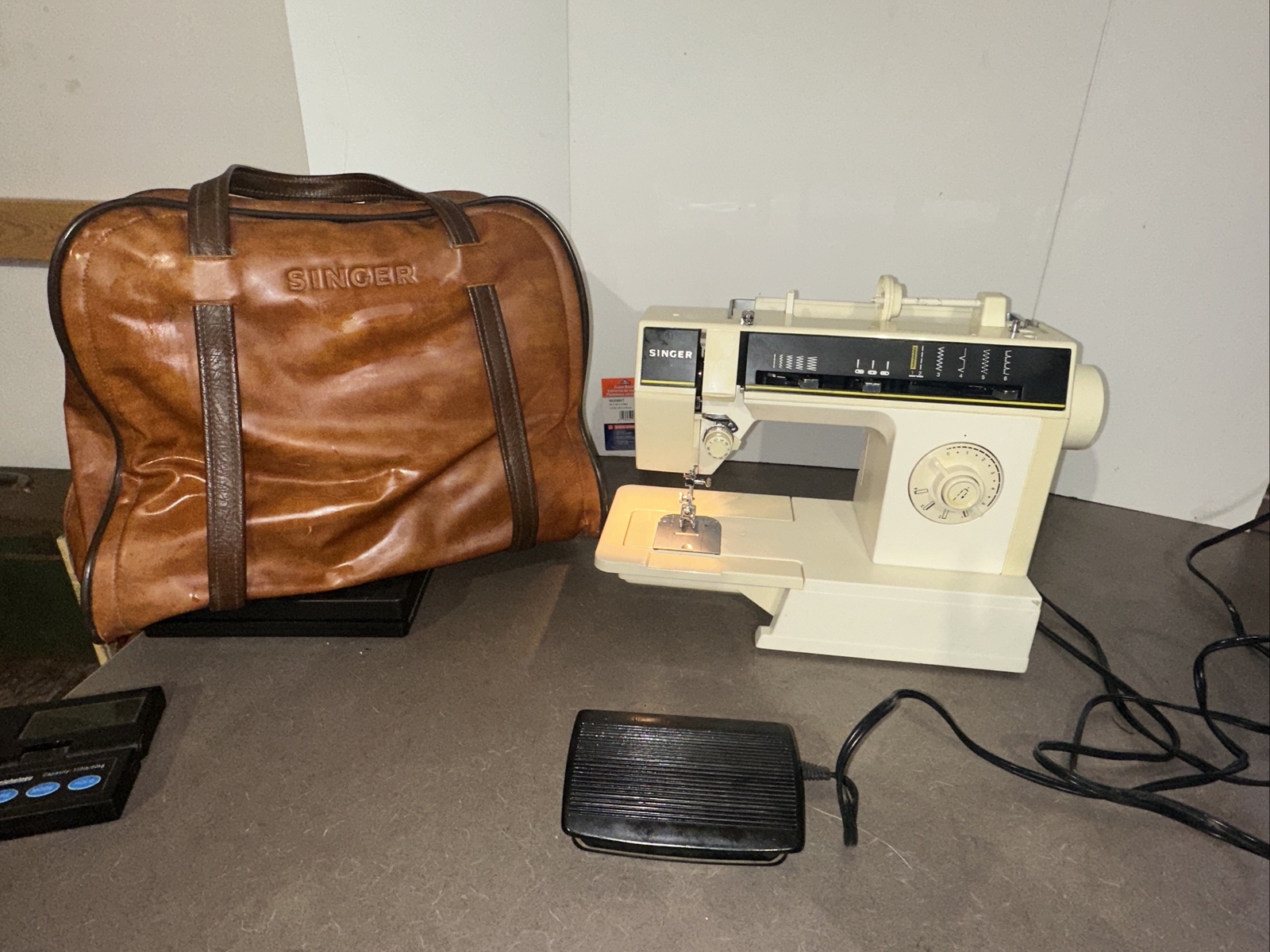 Vintage Singer Sewing Machine 6212C Power Cord/Foot Pedal & Leather Bag ...