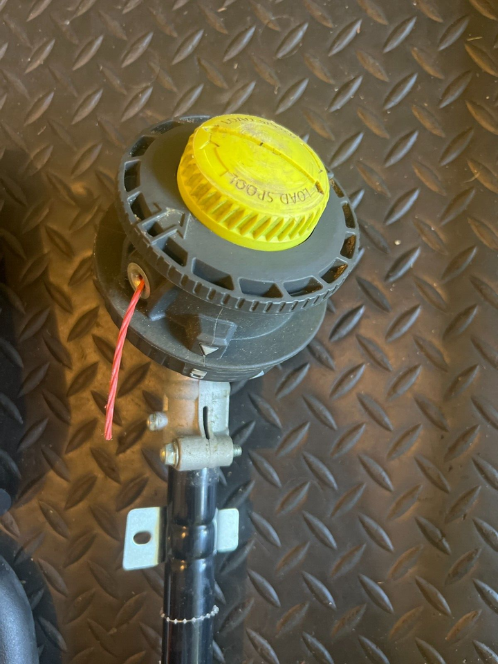 Ryobi 4-Cycle 18" Attachment Capable 30cc Straight Shaft Gas Trimmer ...