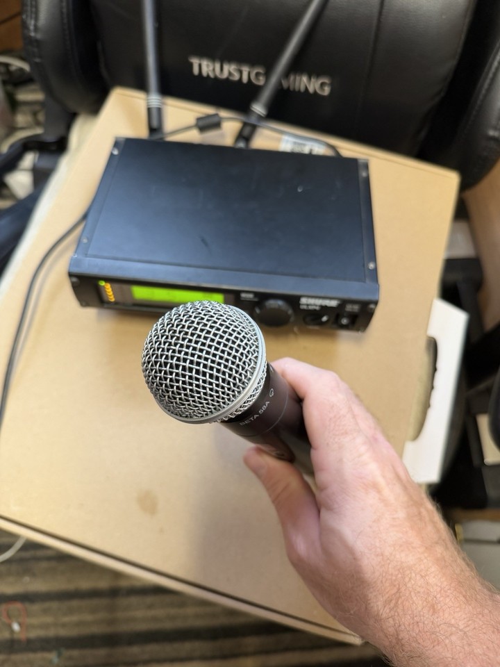 Shure ULXP4 Wireless Microphone System + Shure BETA58A Handheld (829 ...