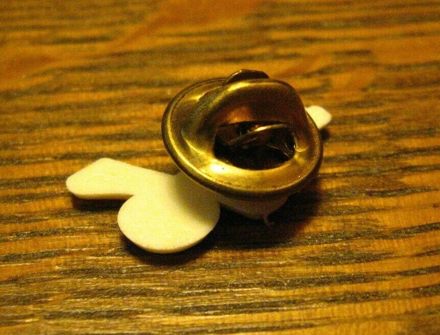 R176 Lapel Pin - Vintage Groovy Logo r176 Red White Plastic R176 Badge ...