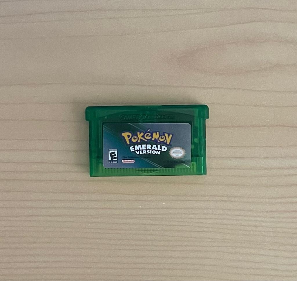 Pokemon Emerald Version Game Boy Advance - Juegos Retro Database