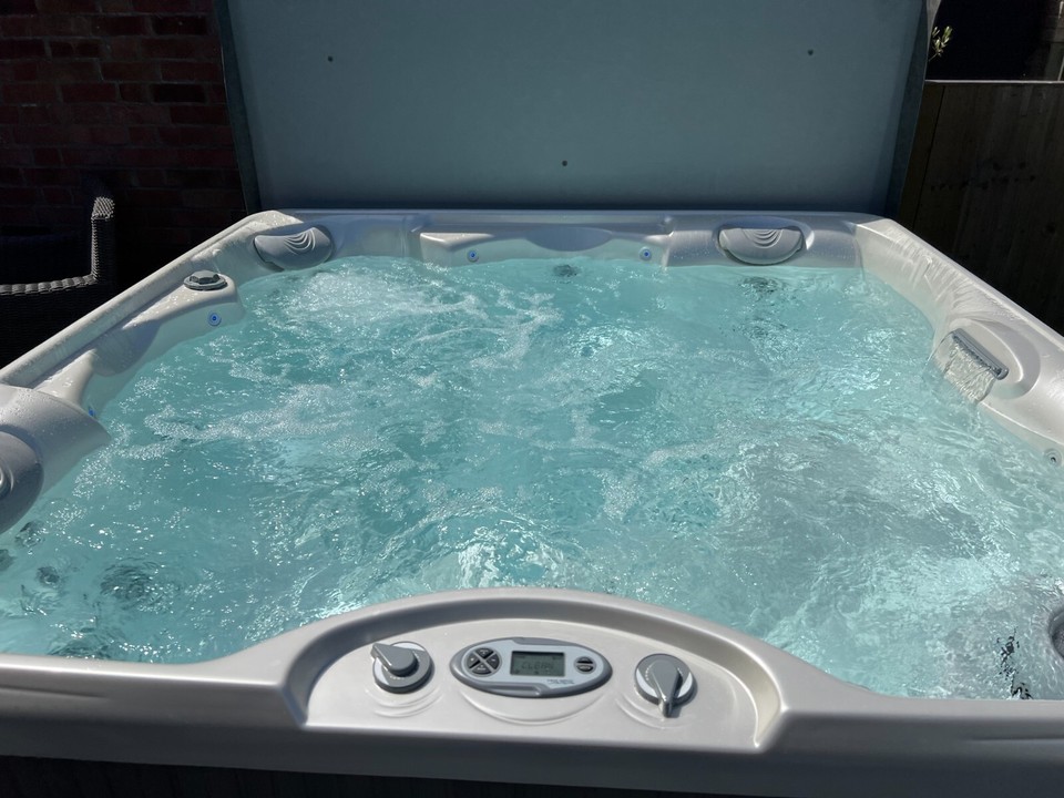Hot Tub - 2019 Watkins Wellness Hot Spot Propel Spa - 5 person Hot Tub ...