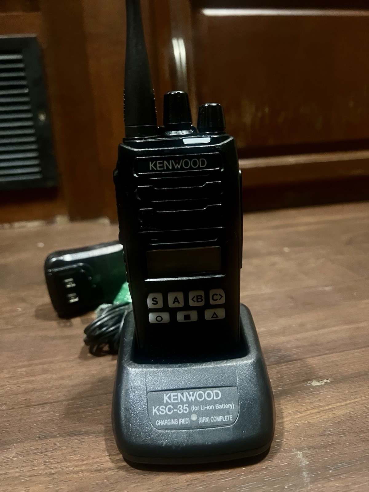 KENWOOD NX-1300AU K2 Portable UHF Radio 450-520mhz & KSC-35S Charger | eBay