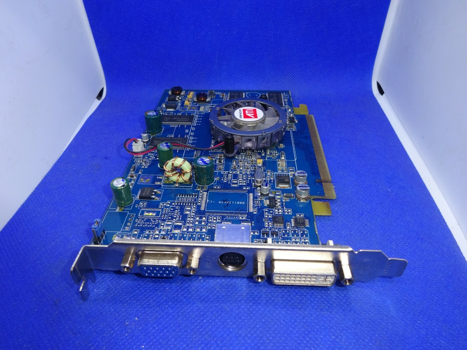 ATI RADEON X1700 SE 256MB DDR SDRAM PCI-e GRAFIKKARTE VGA DVI TV-OUT # ...