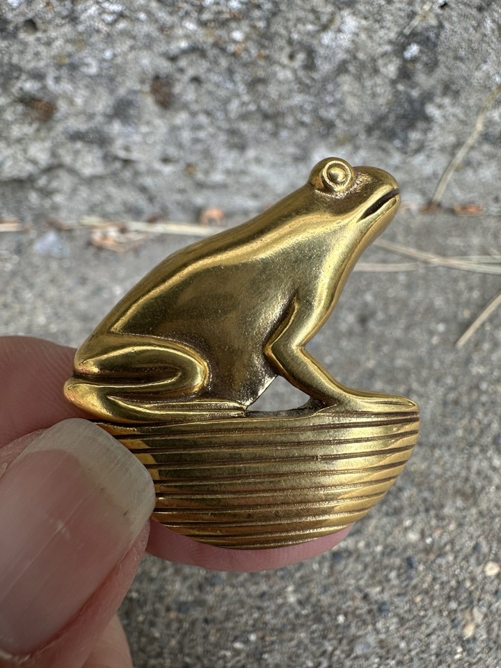 Metropolitan Museum of Art Frog Toad Broach Pin Pendant Pahma Gold Tone ...