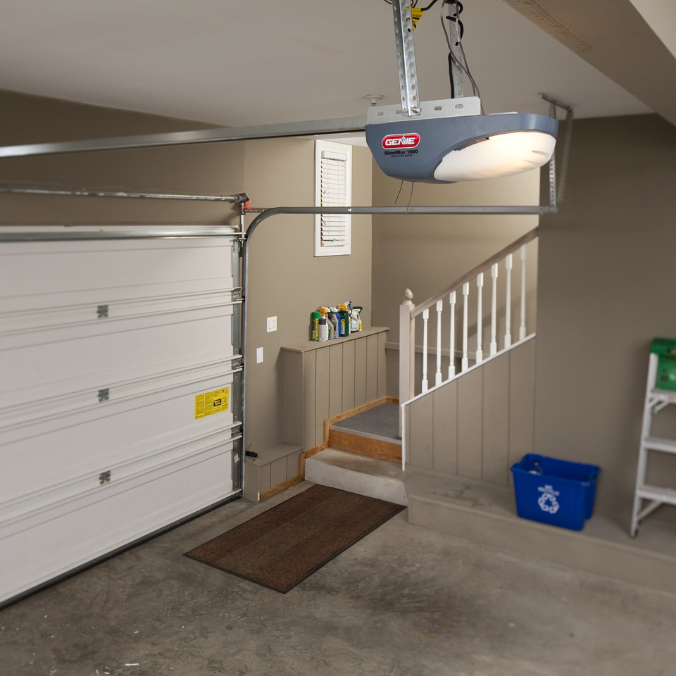 Genie SilentMax® 1000 Garage Door Opener Ultra Quiet Belt Drive ¾ HPc ...