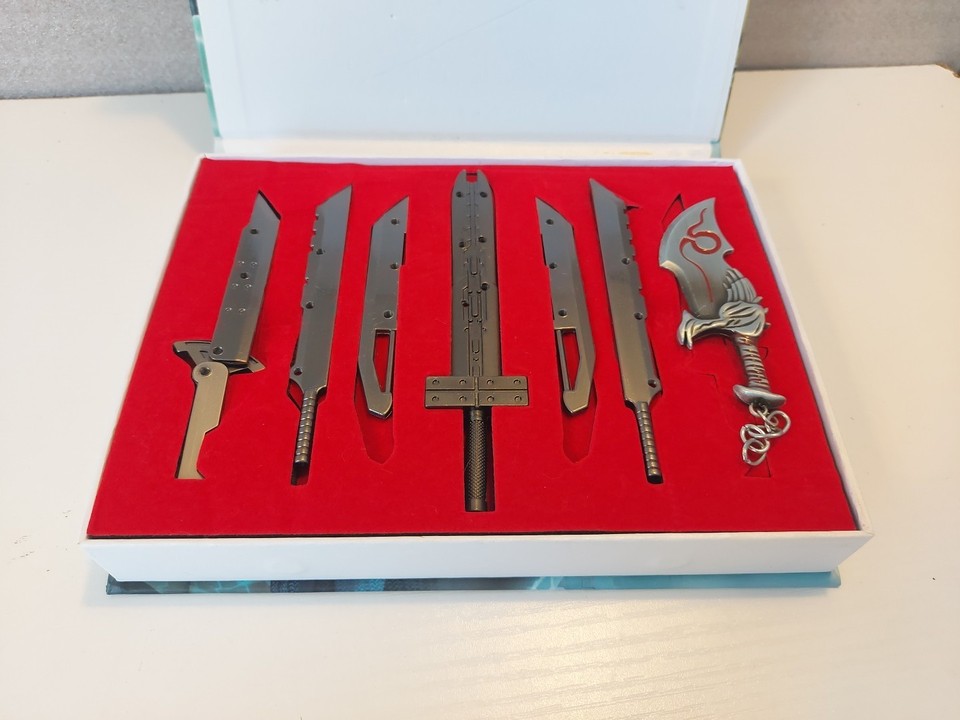Final Fantasy - Chinese Gift Weapon Set Box Edition ^missing One Sword ...