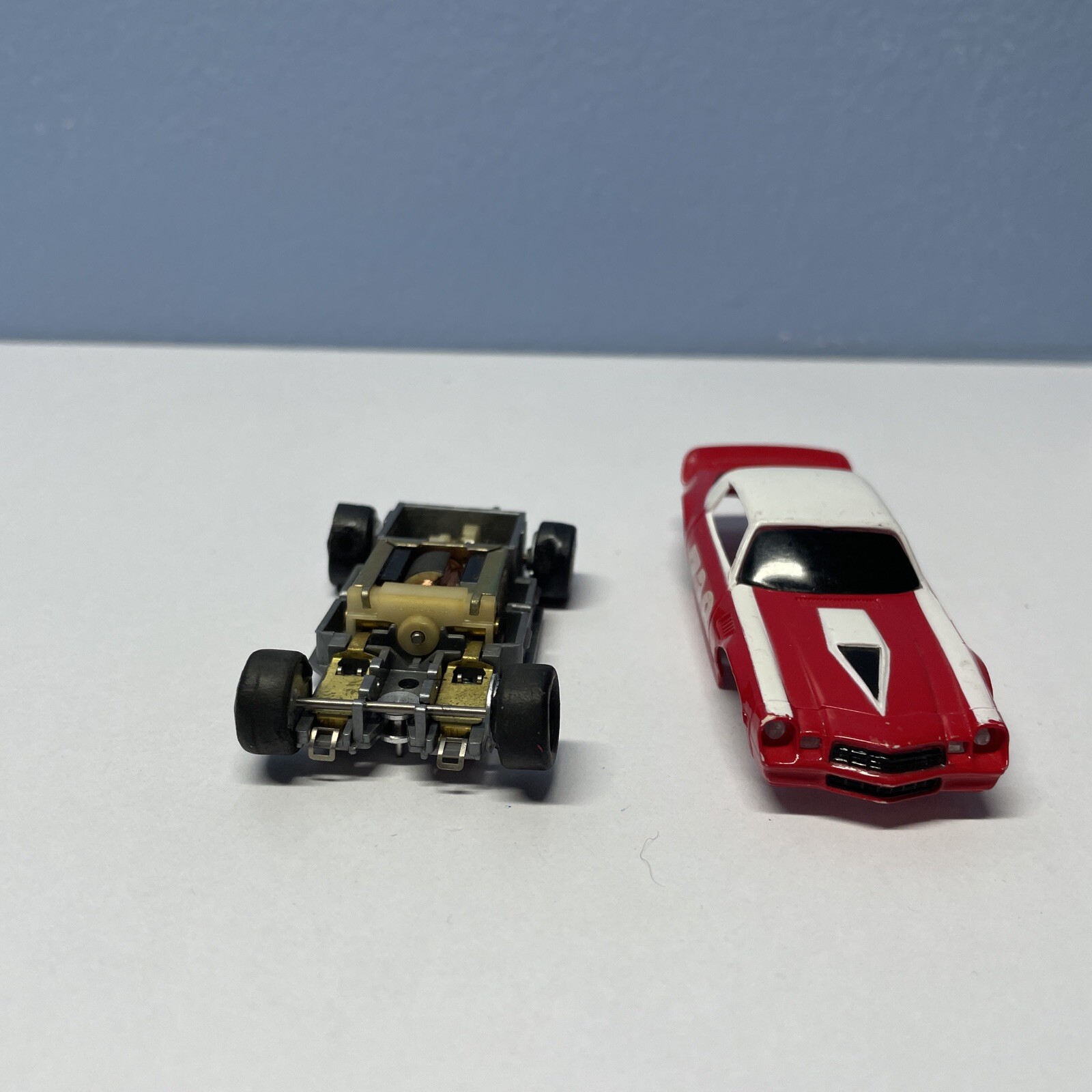 Tyco RED & White Camaro Z28 HO Race SLOT CAR HP2 Flex chasis Working ...