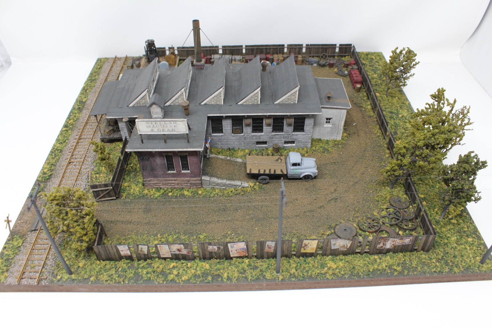 HO Scale Master Craftsman Completed 18"x16" Diorama Machine & Gear Shop ...