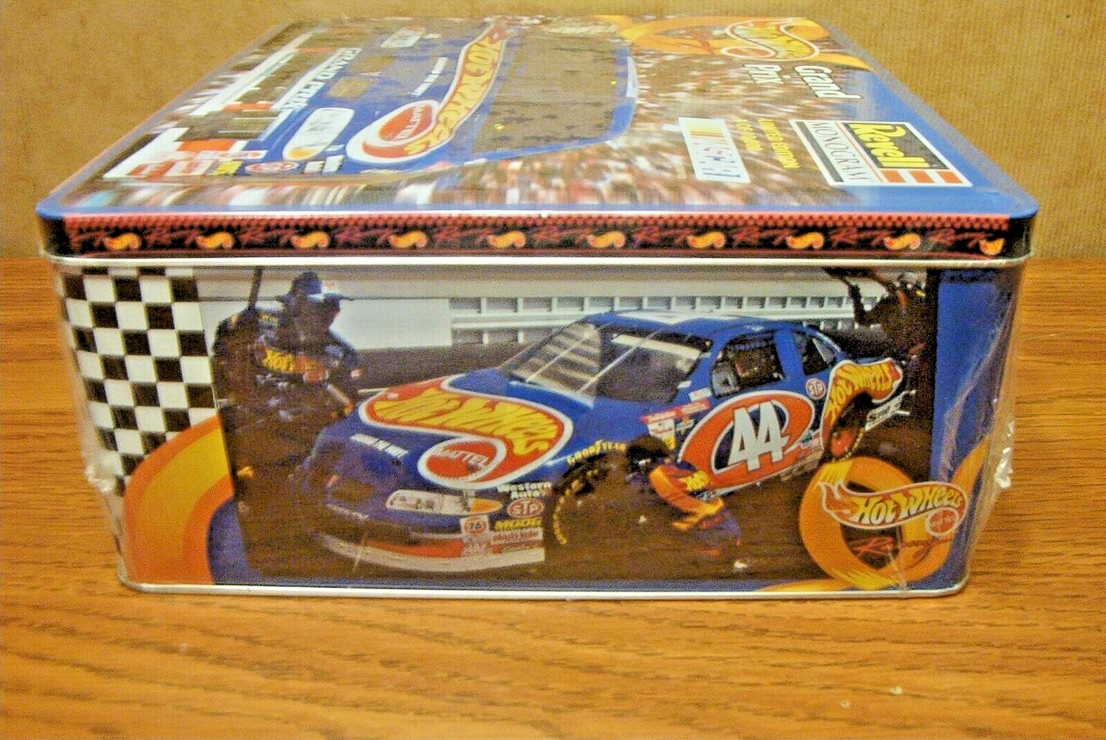 1 24 Revell Monogram 1997 #44 Hot Wheels Model Kit Collectors Tin Kyle ...