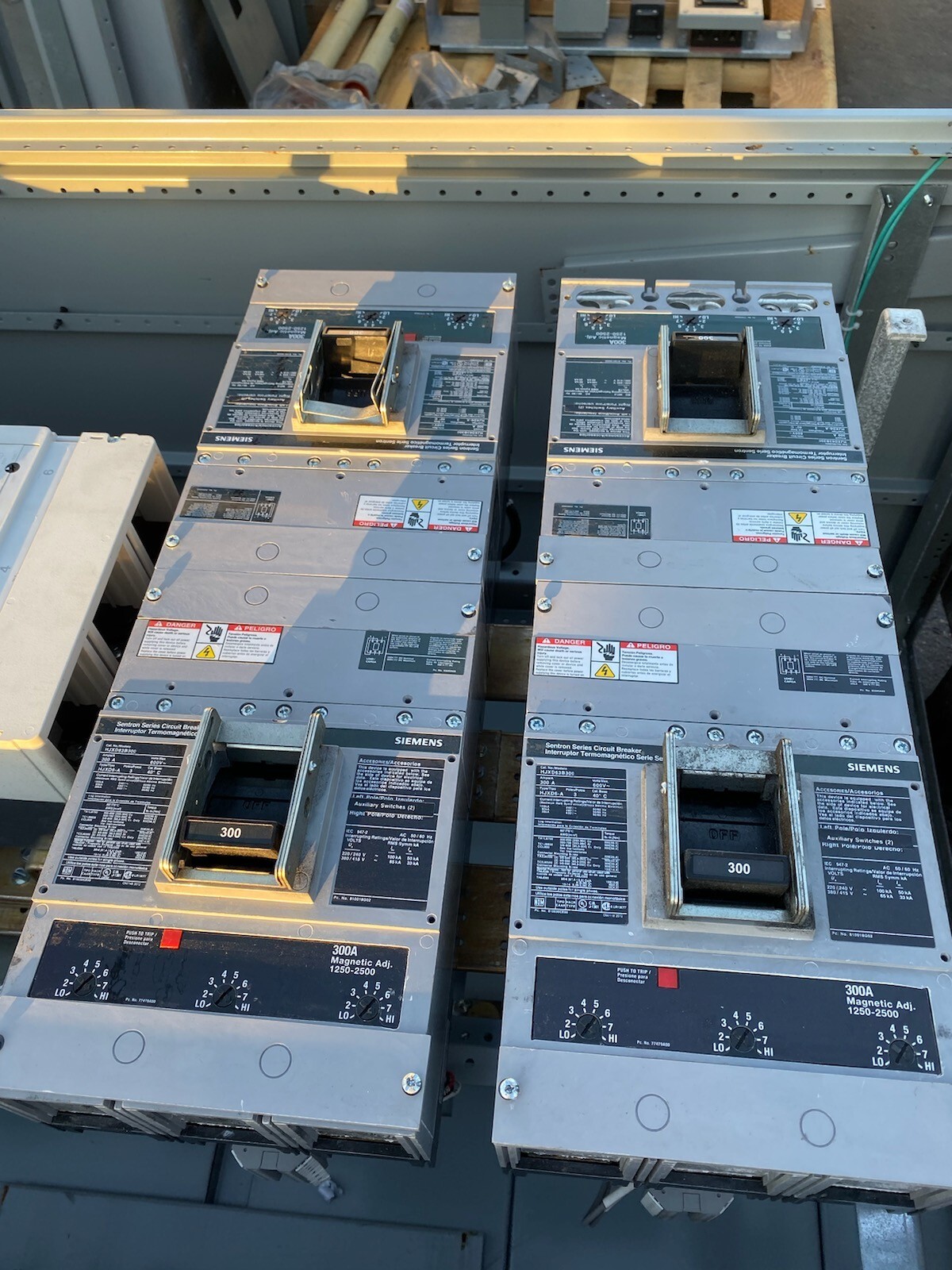 SIEMENS HJXD63B300 3P 300A 600V SENTRON SERIES CIRCUIT BREAKER SURPLUS ...