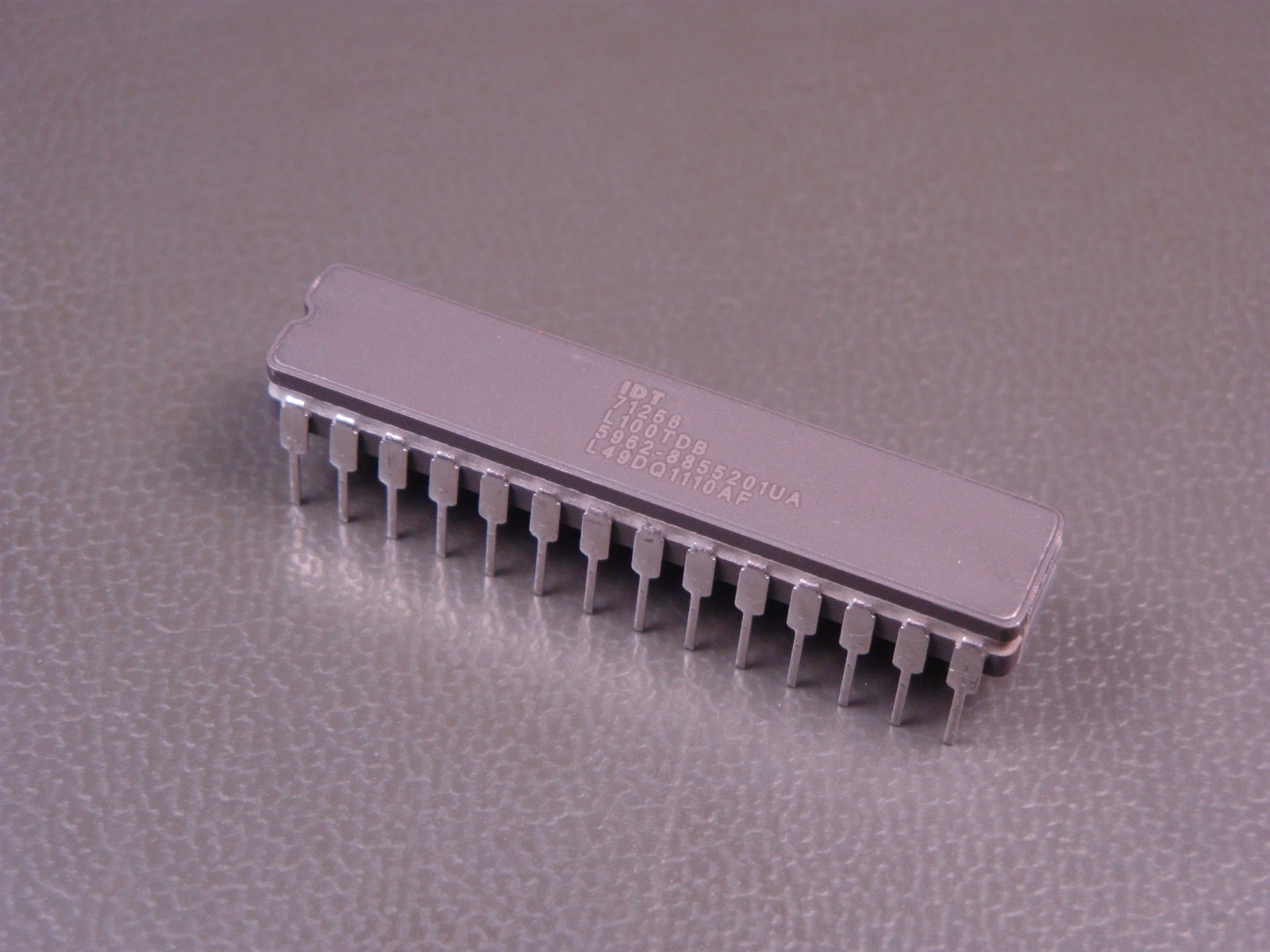 71256L100TDB Integrated Device Technology SRAM 256k Bit 100ns 5962 ...