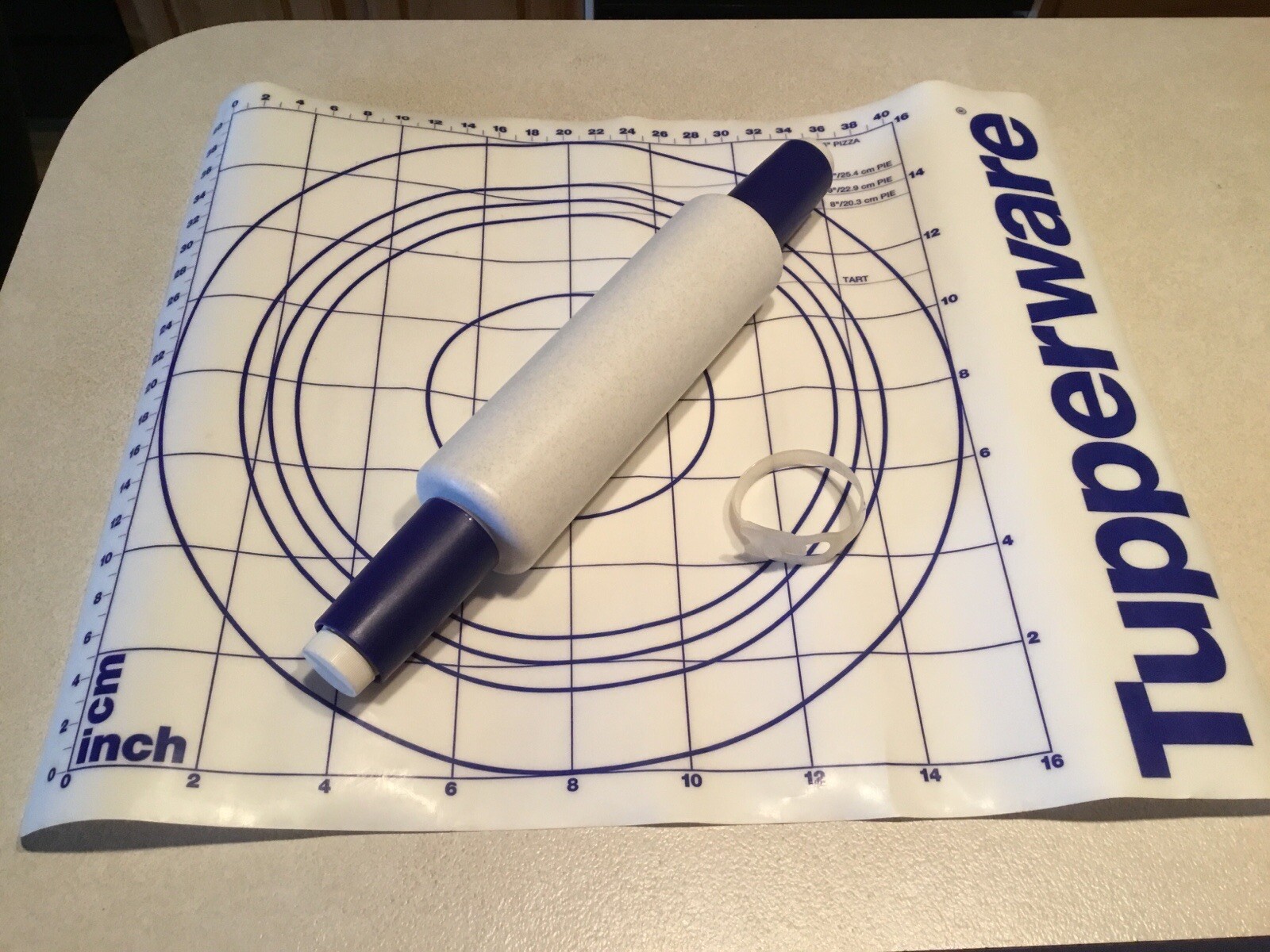 TUPPERWARE FILL & CHILL ROLLING PIN AND PASTRY MAT ~ FILL WITH HOT OR ...