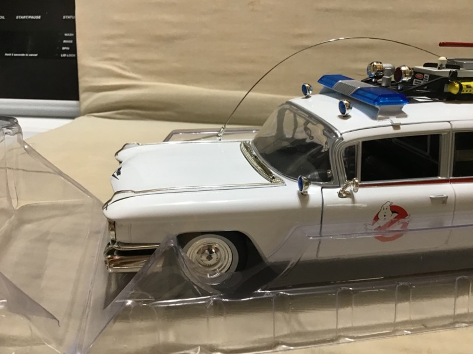 GHOSTBUSTERS ECTO-1 DIECAST 1959 CADILLAC 1/18 ROUND 2 ERTL AWSS118 ...