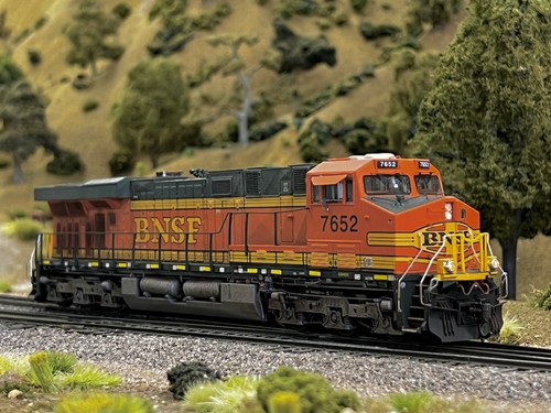 HO Scale Athearn Genesis ATHG84104 BNSF H2 ES44DC Tsunami2 DCC, Light ...