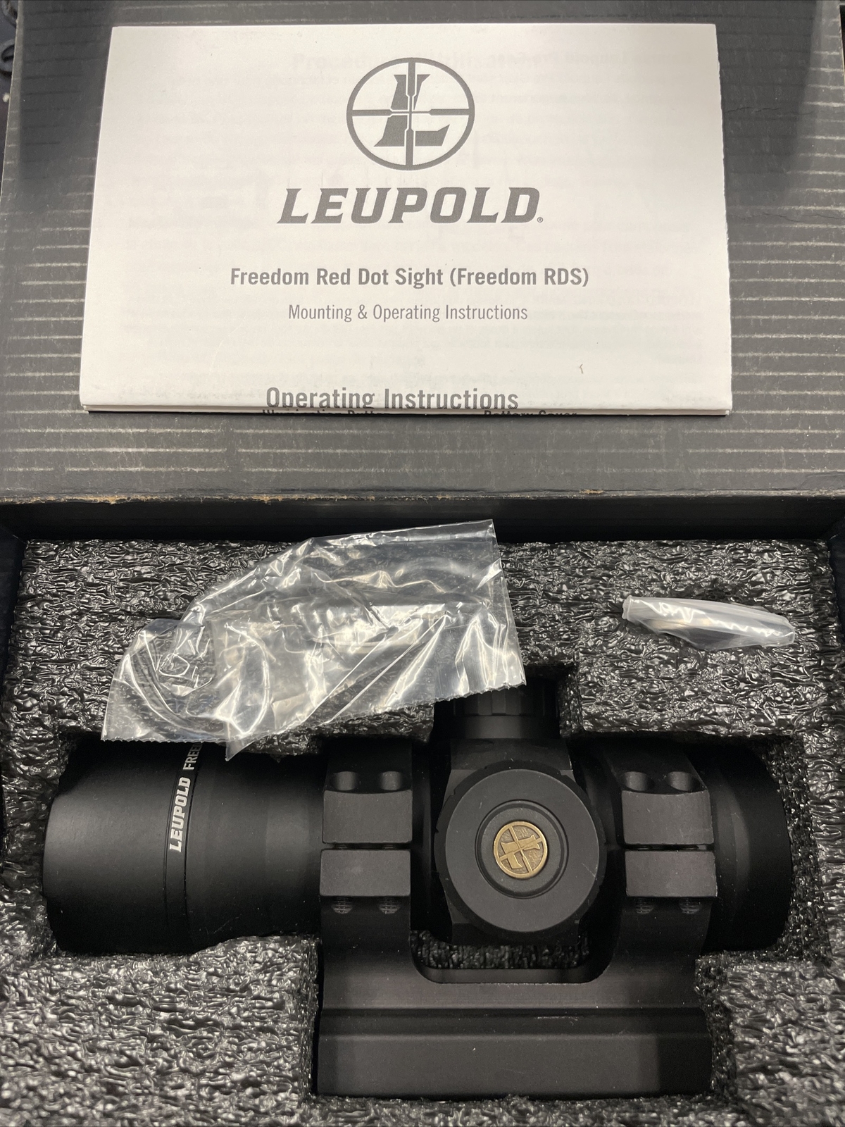 Leupold Freedom RDS 1x34mm Red Dot Sight with Mount + Scope Covers READ ...