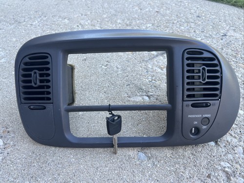 1997 1998 Ford F150 Radio Dash Trim Panel 97 98 F-150 Dash Radio Bezel ...