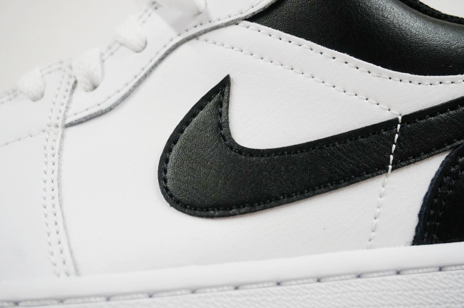 Nike Air Jordan 1 Retro Low AJ1 White Black Limited Edition Rare 553558 ...